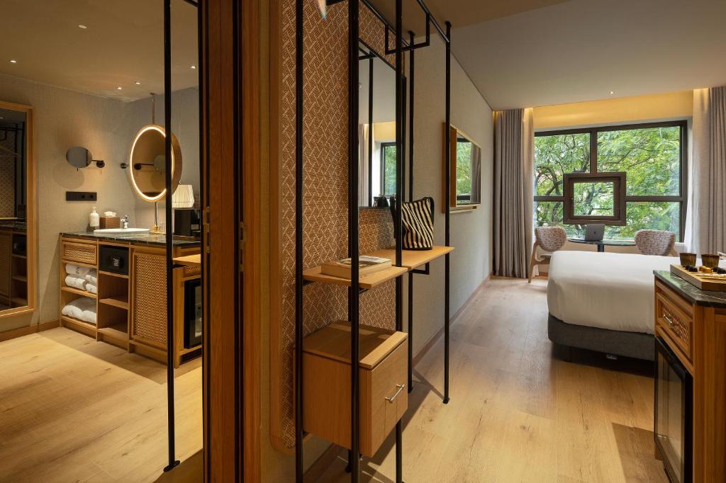 EVOLUTION Valbom, Lisbon (updated prices 2025)