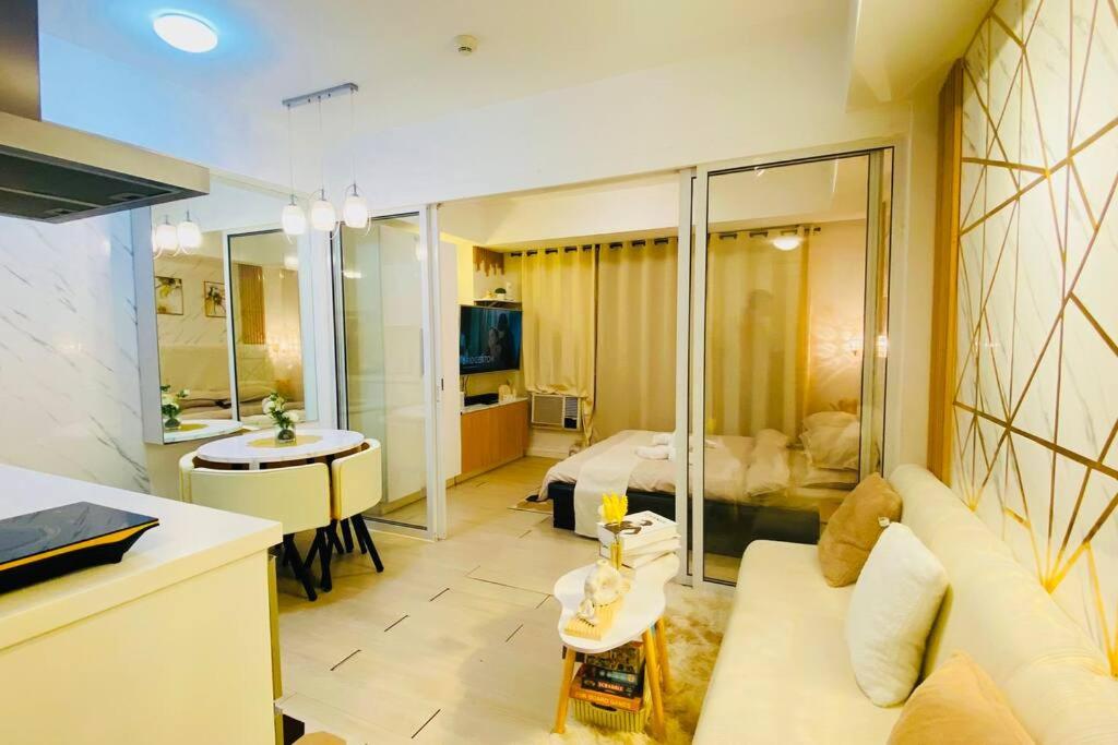 Staycation At Azure Parañaque with Pool, PS4, Billiards, Netflix Near ...