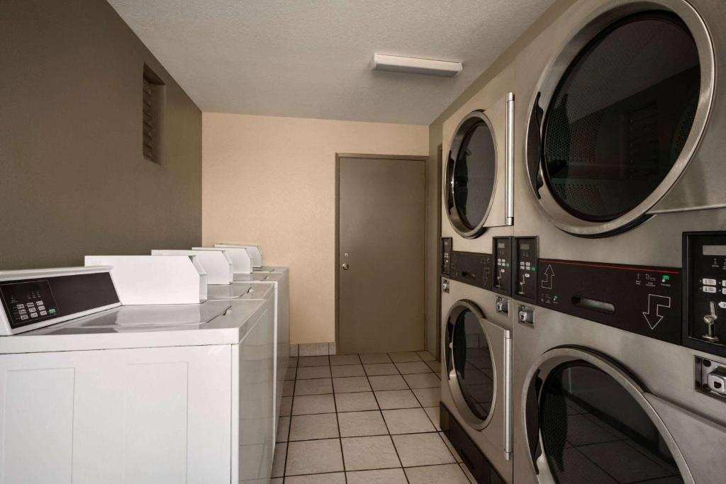 Days Inn by Wyndham Fresno South, Fresno (updated prices 2025)