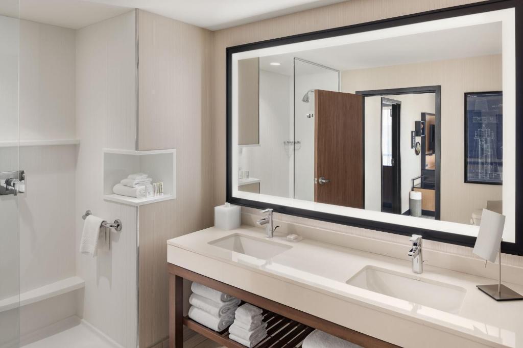 Courtyard by Marriott Portland Downtown/Waterfront, Portland (updated ...