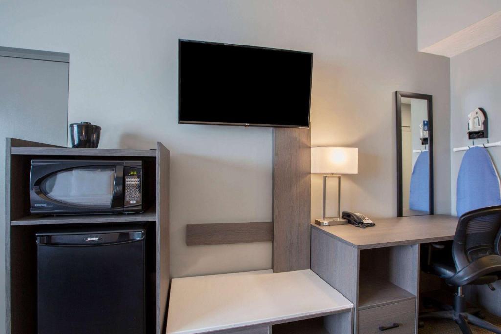 Days Inn & Suites by Wyndham Moncton, Moncton (updated prices 2025)