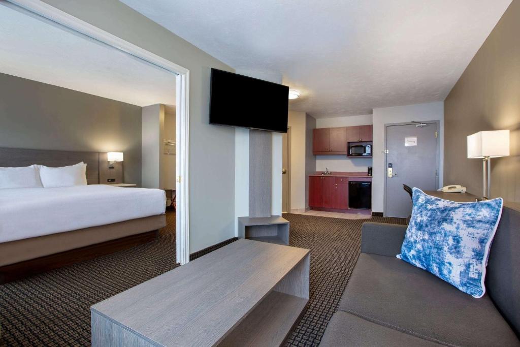 Days Inn & Suites by Wyndham Moncton, Moncton (updated prices 2025)