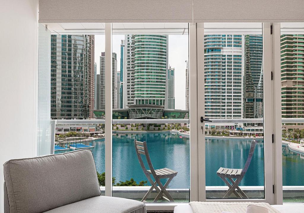 Lux Studio in JLT with Amazing View Next to the Metro - Dubai Arch ...