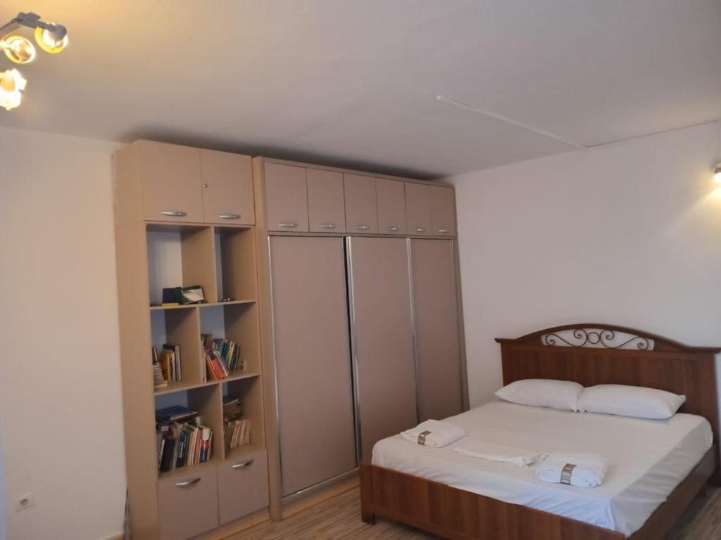 Room 1 minute from City Center - Double size bed, Тирана (актуальные ...