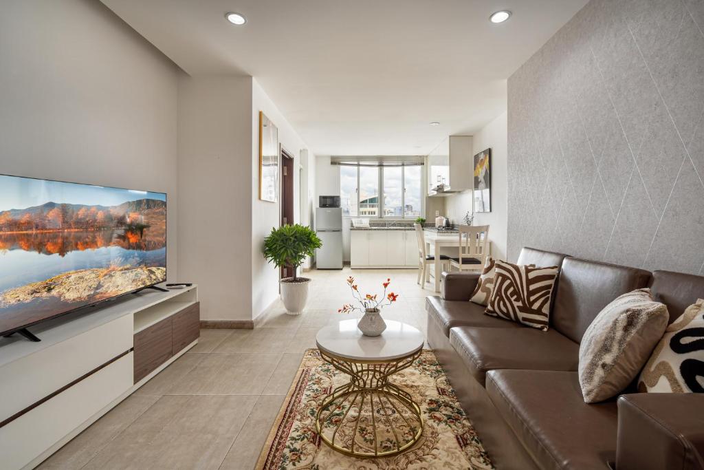 Otis Apartment - International Plaza Building - Steps from Bùi Viện, Ho ...