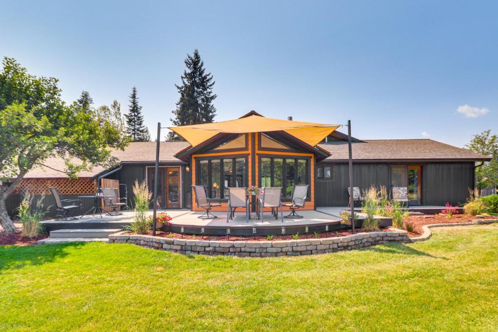 Libby Home on Golf Course with Deck and Mtn Views!, Libby (updated prices 2025)