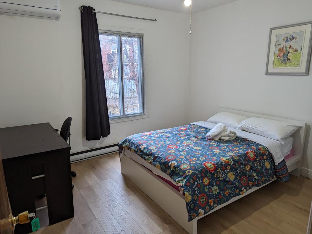 Harmony room near Metro Monk station with Self Check-in, Montreal ...