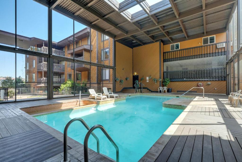 Trailhead Terrace Garden of the Gods Pool Sauna, Colorado Springs ...