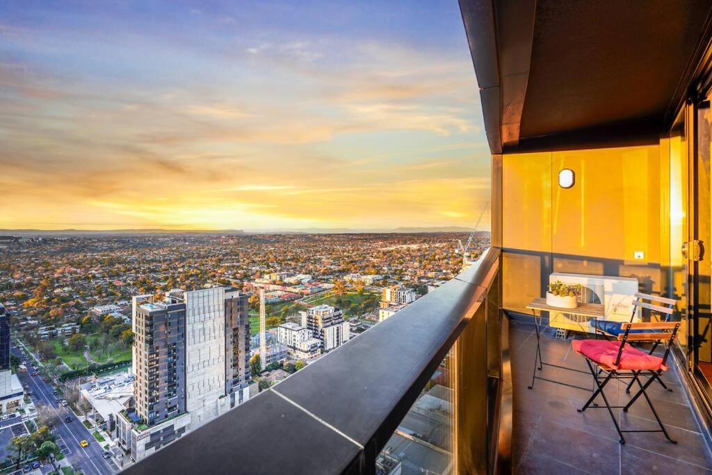 Highrise Skyline Spectacular View Luxury 2B2B1C, Box Hill (updated ...