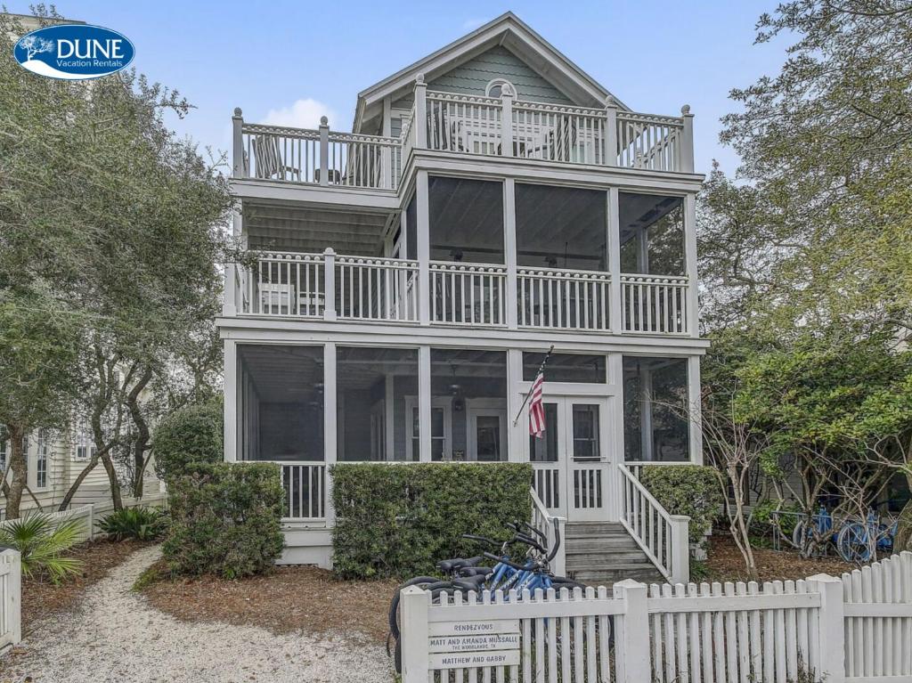 Short Distance to the White Sandy Beaches, Rendezvous Main House ...