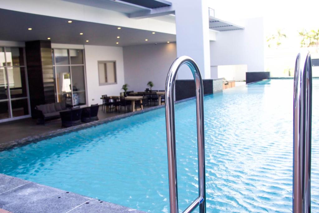 Synergy Broadbeach - Official, Gold Coast (updated prices 2025)