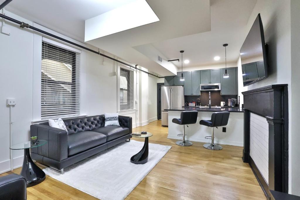 NEW UrbanMiNimalist Condo in OTR with Parking, Cincinnati (updated ...