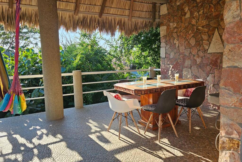 MODERN BEACH VILLA between La Punta & Zicatela, Brisas de Zicatela ...