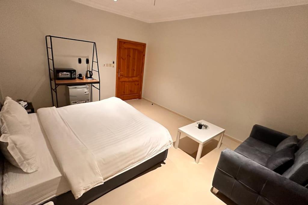 B01 شقة بدروم قرب المسجد النبوي self check in دخّول ذاتي, Medina ...