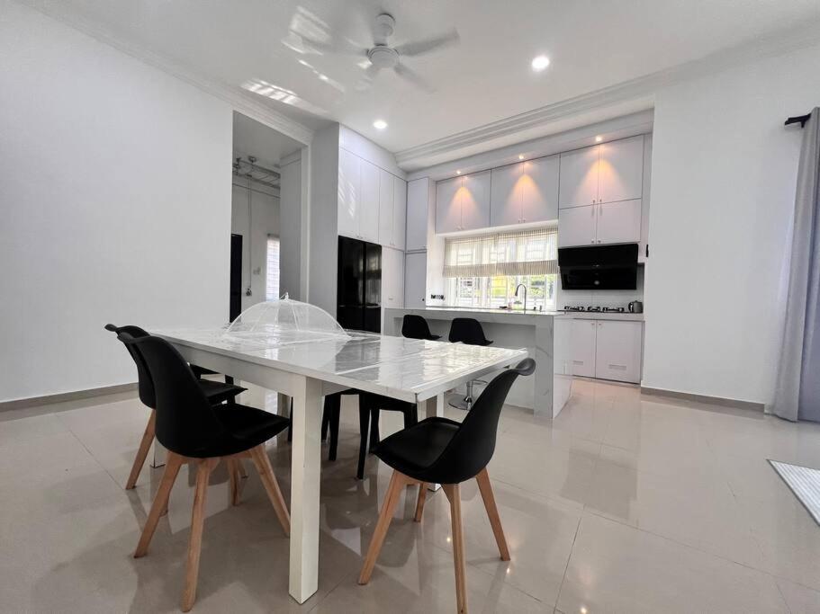 Melur House - Private Pool, Jacuzzi, Bbq, Netflix, PS4, Malacca ...