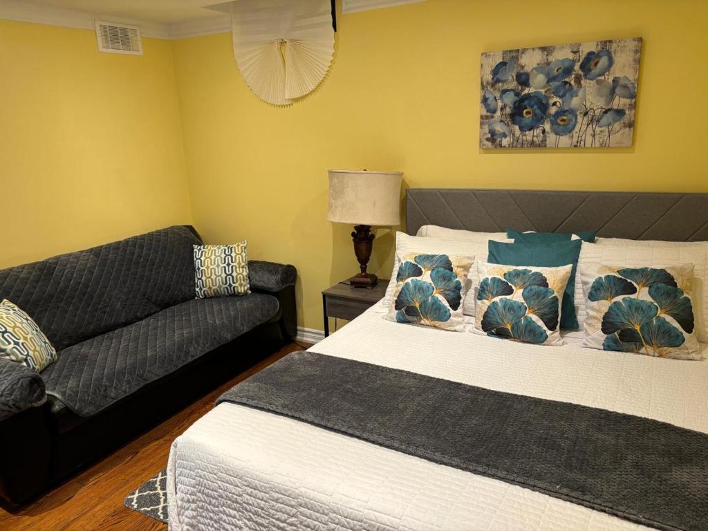 Kerry's Kozy Nest, Brampton (updated prices 2025)