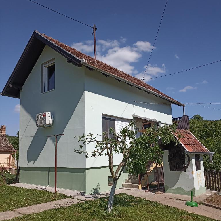 Kуђа на језеру, Sot (updated prices 2025)