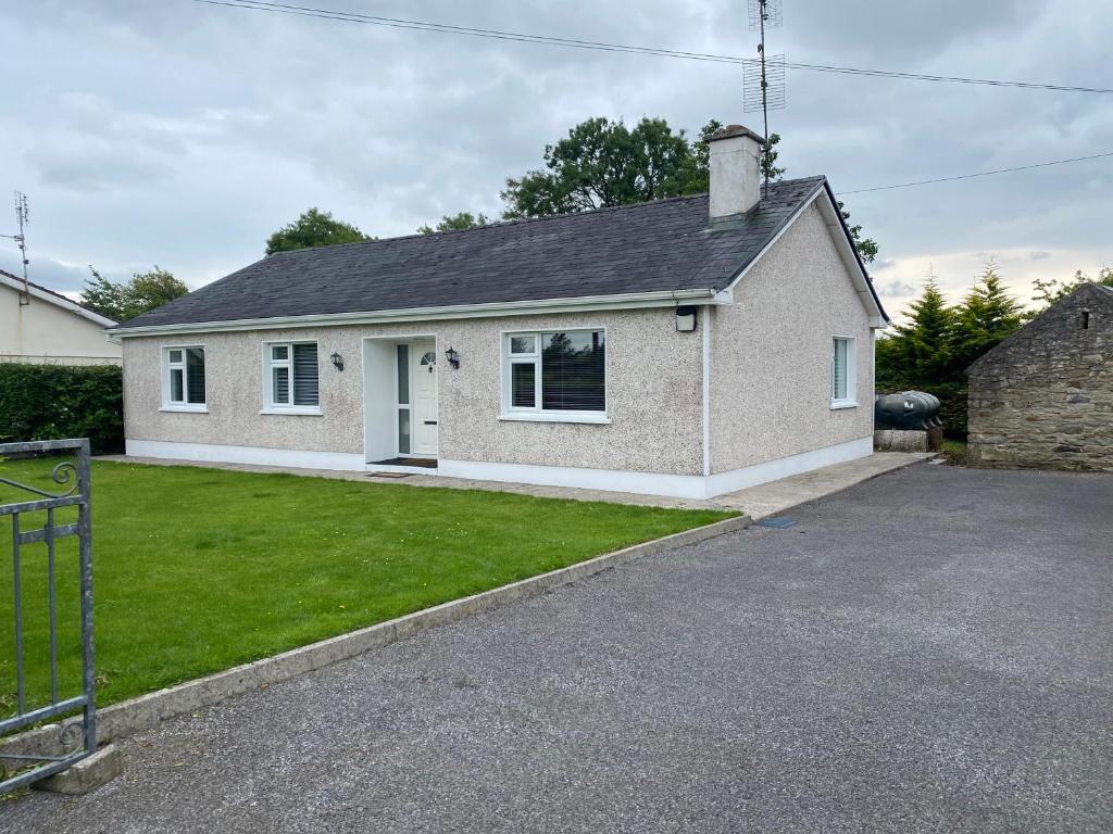 3 Bedroom Bungalow in Kiltimagh, Kiltimagh (updated prices 2025)