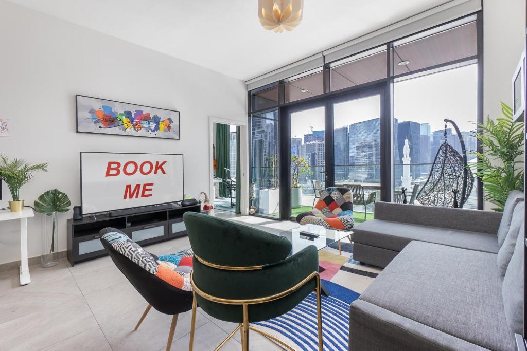 Charming 1BR in Downtown Dubai Walk to Burj Khalifa & Dubai Mall, Dubai ...