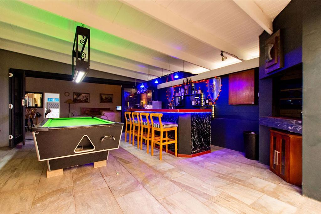 The Stagger Inn Langebaan - Pool table, Langebaan (updated prices 2025)