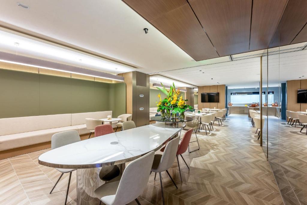 Holiday Inn Express Shanghai Jing'an Temple by IHG, Shanghai (updated ...