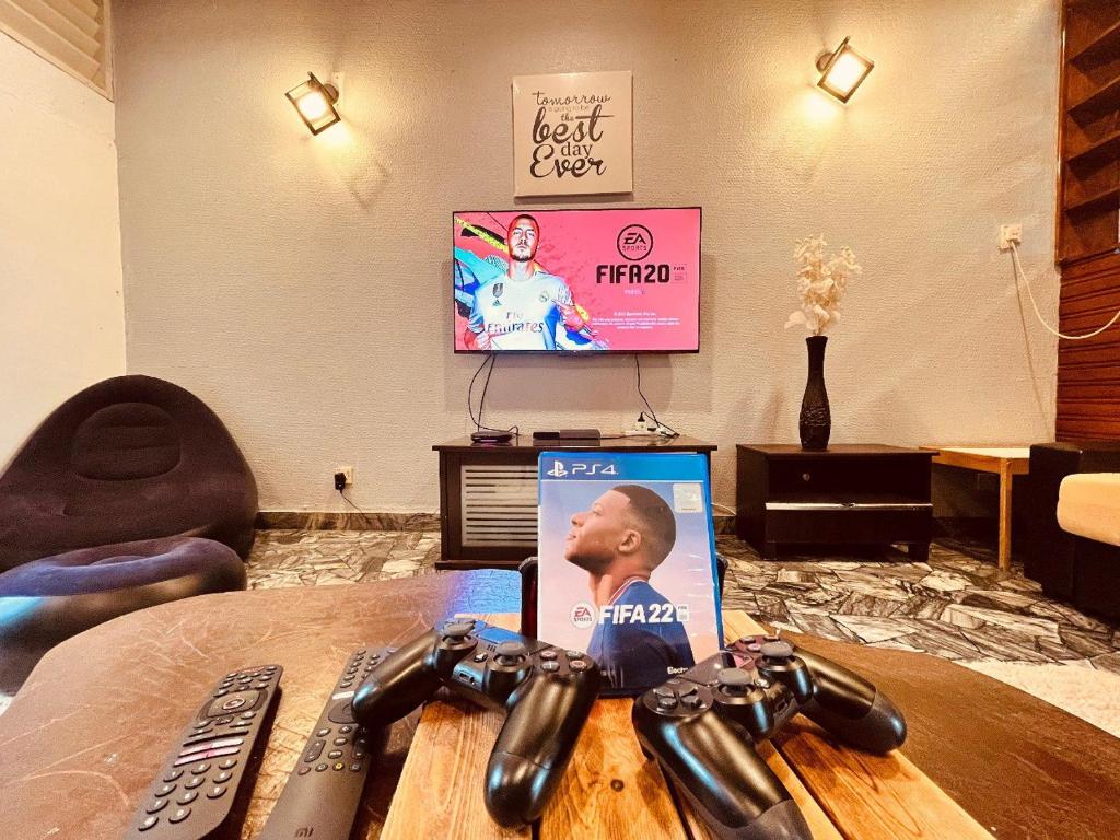 Botanical Retro-Cottage by StayCo - Riverview Pool , BBQ , PS4, George ...