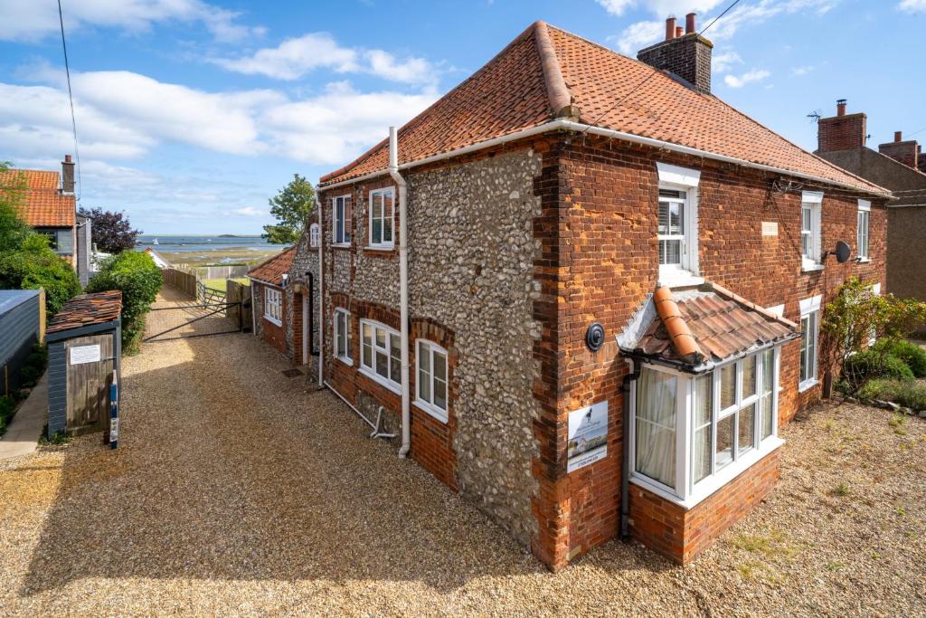 Blackhorse Cottage, Brancaster (updated prices 2026)