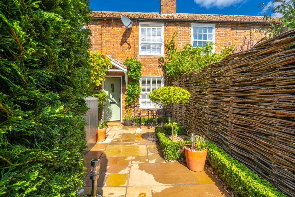 Pond Cottage, Docking (updated prices 2025)