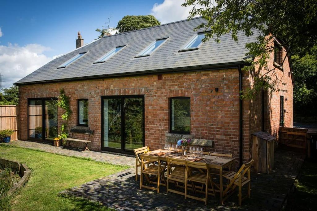 Brand New Stylish Barn Conversion, Kilgetty (updated prices 2024)