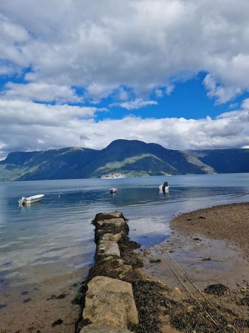 Feriehus ved fjorden i Solvorn, Luster (updated prices 2026)