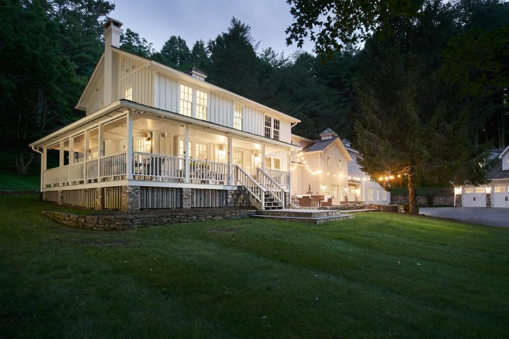 Valley Farmhouse Retreat, Valle Crucis (updated prices 2025)