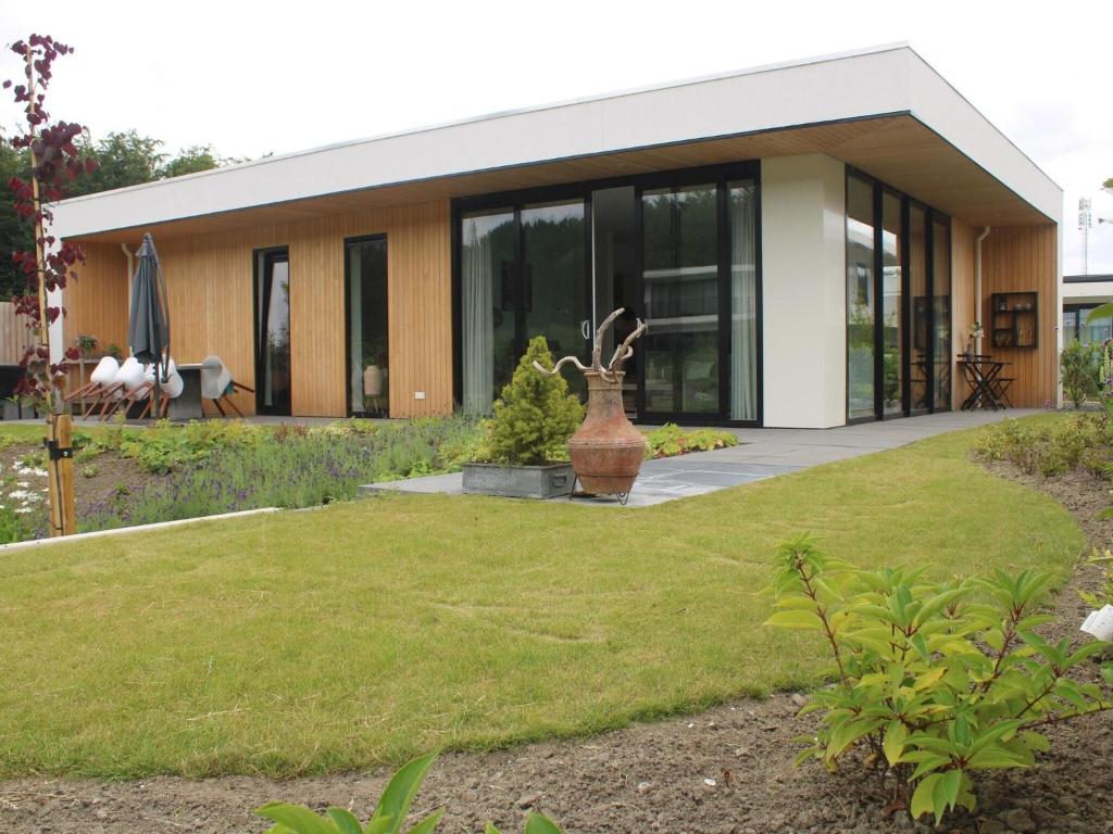 Villa on the water near the Veluwemeer, Zeewolde (updated prices 2025)