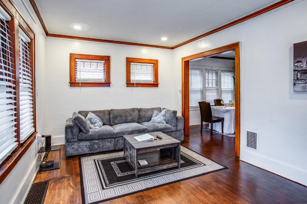 Amazing 3 bedroom home Steps, Airport, UofR, RIT, Strong, Rochester ...