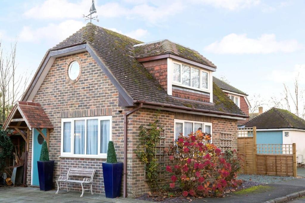 Stylish & cosy annexe in pretty sailing village, Itchenor (updated ...