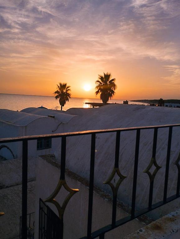 Maison pied dans l eau vue mer - Chat mami, Banī ‘Aţāʼ (updated prices ...