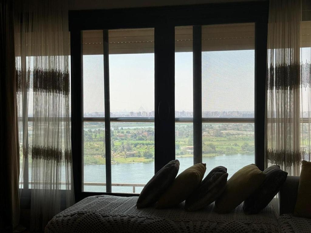 Private Jacuzzi 2BR Apt Nile corniche Maadi, El Cairo (precios ...