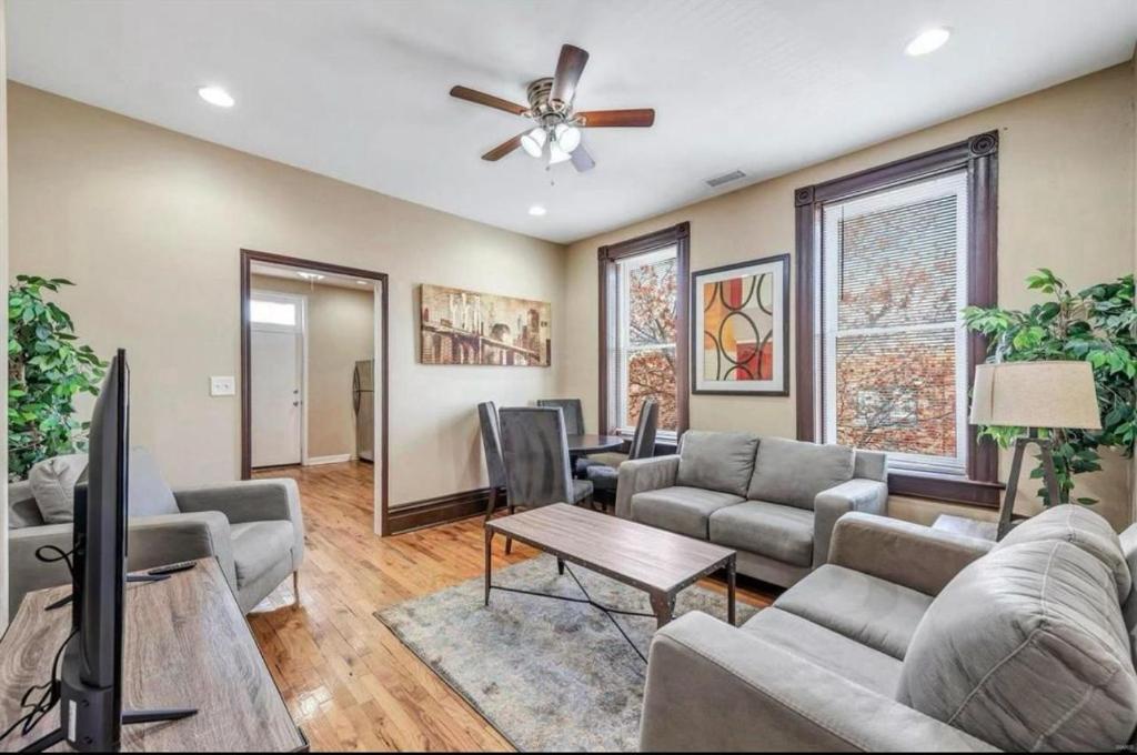 2 Houses for Large Groups Near Busch Stadium, Soulard (updated prices 2024)