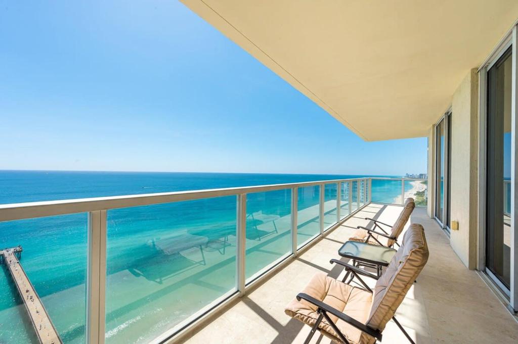 Endless Direct Ocean Views - SE Corner Unit - WOW, Sunny Isles Beach (updated prices 2025)