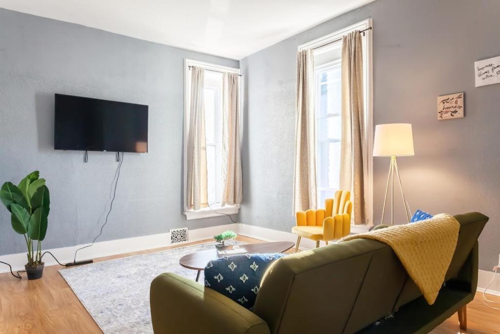 Cozy 2bed W Queenbed-wi-fi,downtown-modern-bills, Buffalo (updated ...