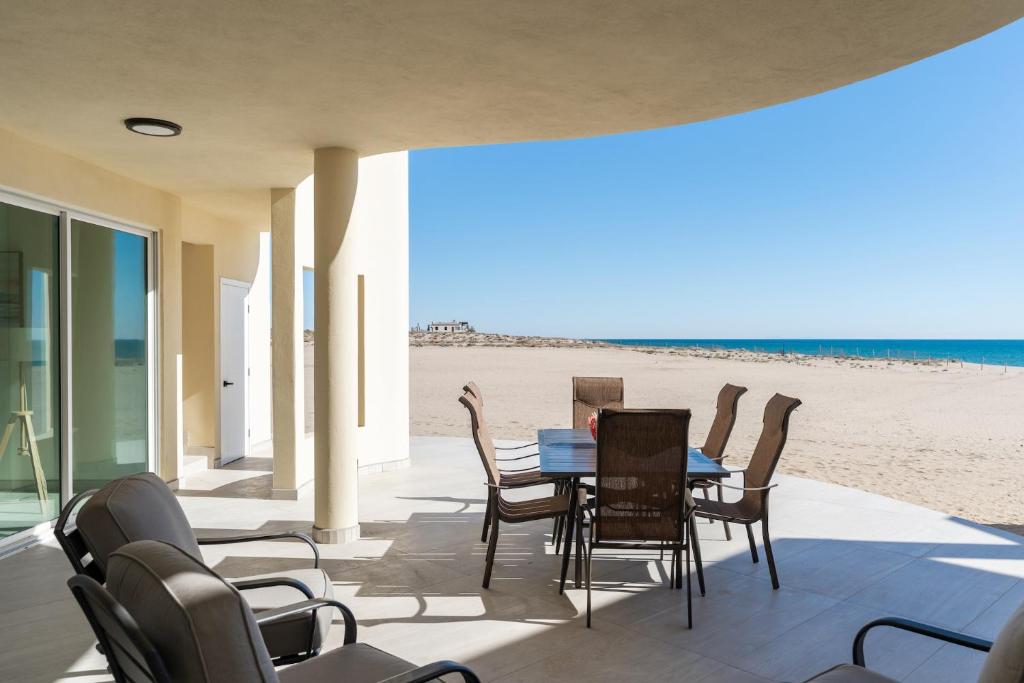 Villa 15 Beachfront Playa Azul Resort, Playa Encanto (updated prices 2025)