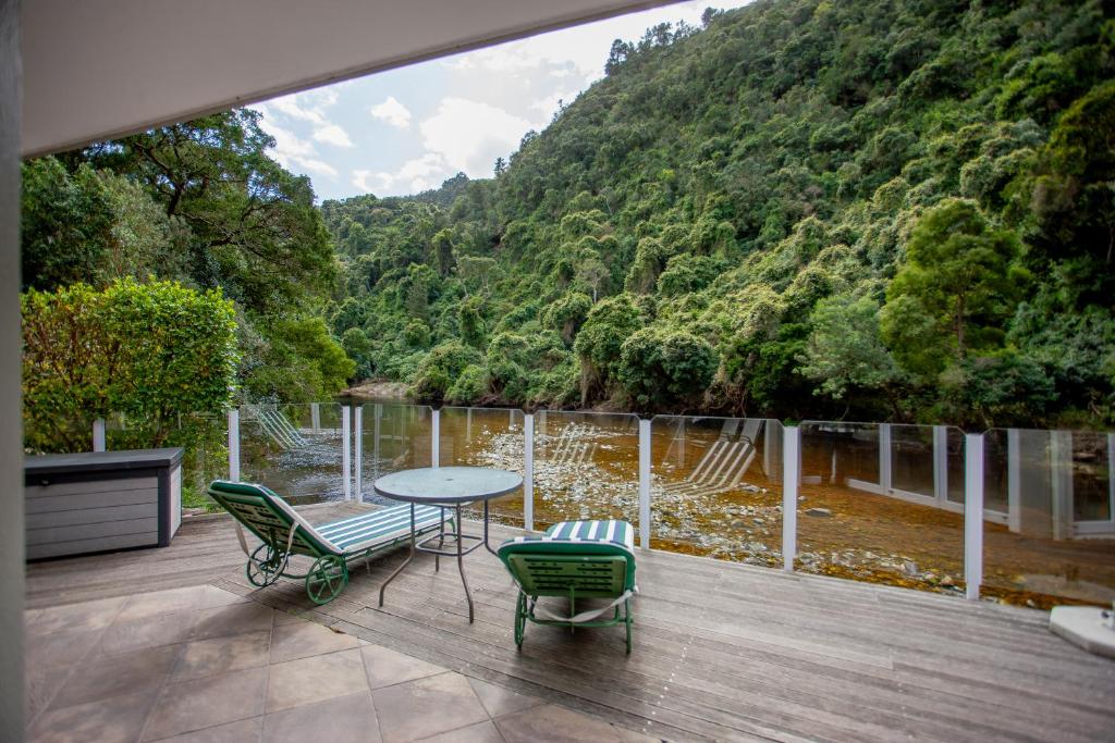 Yolo Luxury River Villa, Wilderness (updated prices 2025)