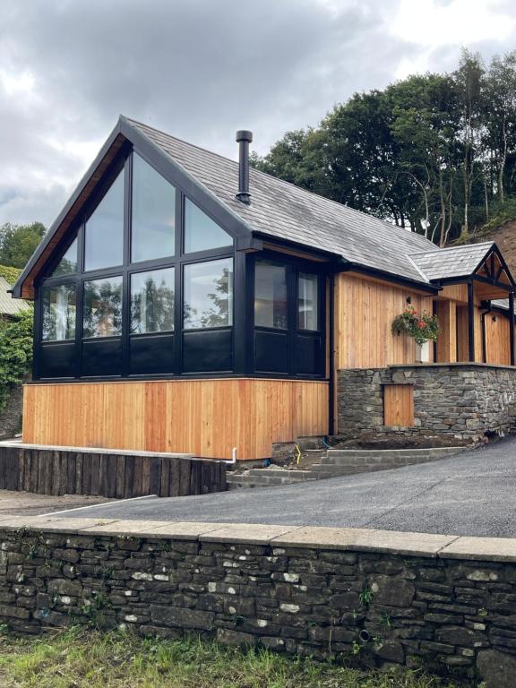 Troed Y Rhiw Lodge, Llangynwyd (updated prices 2025)