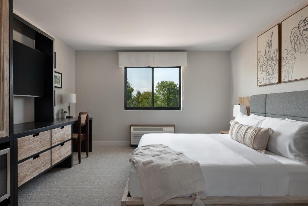 The Wave at Marblehead, Marblehead (updated prices 2025)