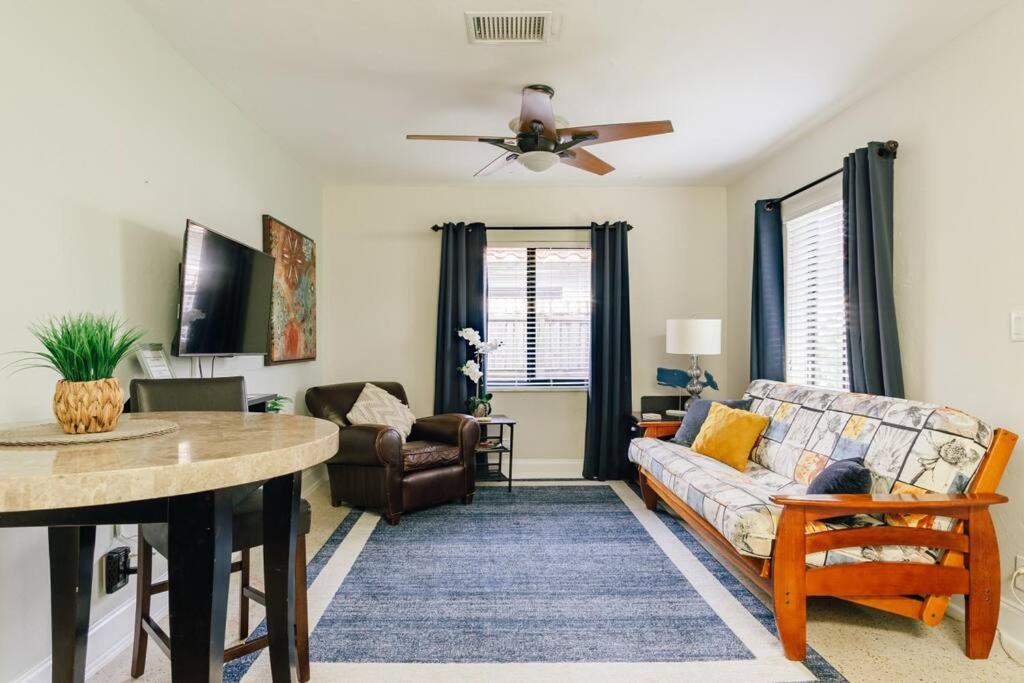 Two blocks from Beach - Walk to the water!, Pompano Beach (precios ...