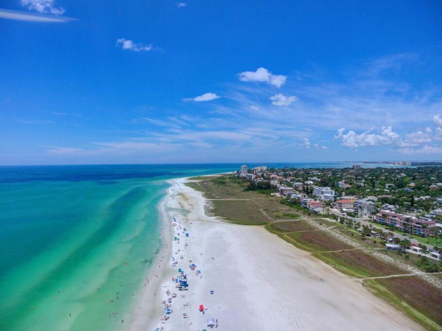 New Beach Home 5min walk King Bed number 1 Beach, Siesta Key (updated ...