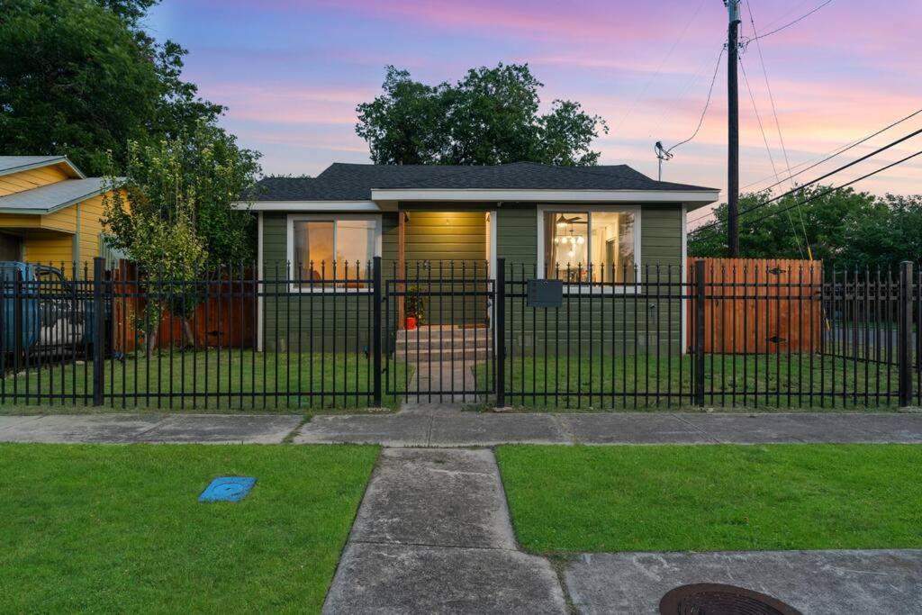 Clover House - Classy and Fully Renovated 3bdr, San Antonio (updated ...