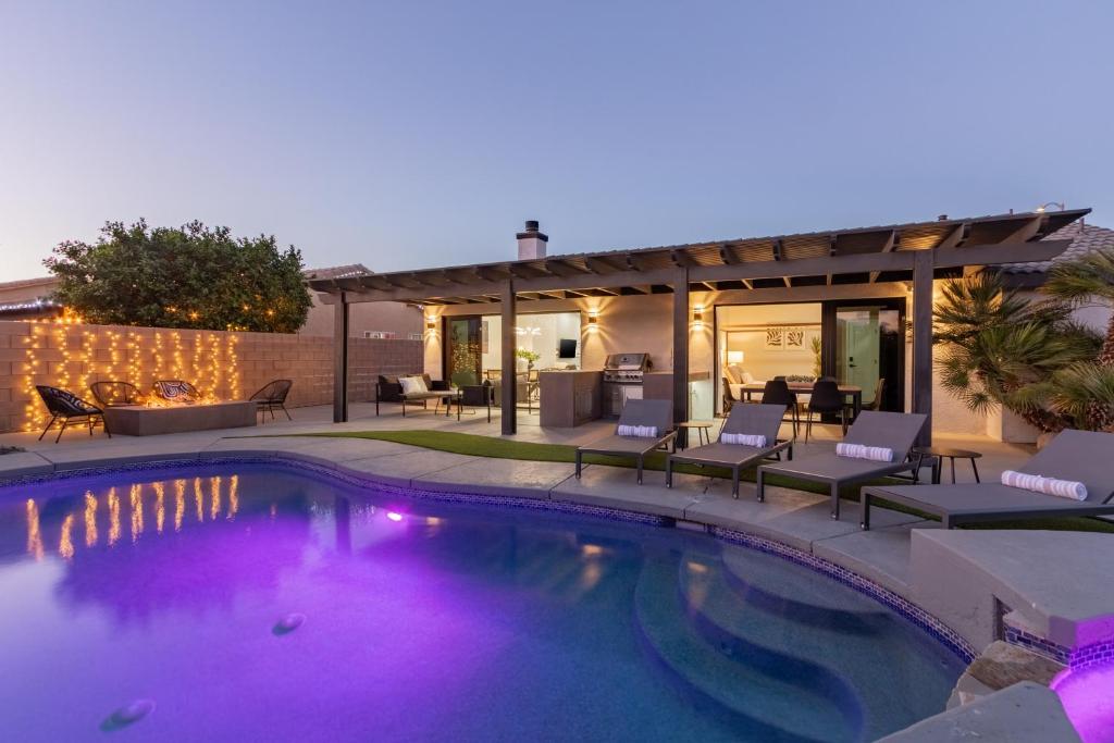 Palm Retreat - Pool, Spa, Firepit & Putting Green home, Indio ...