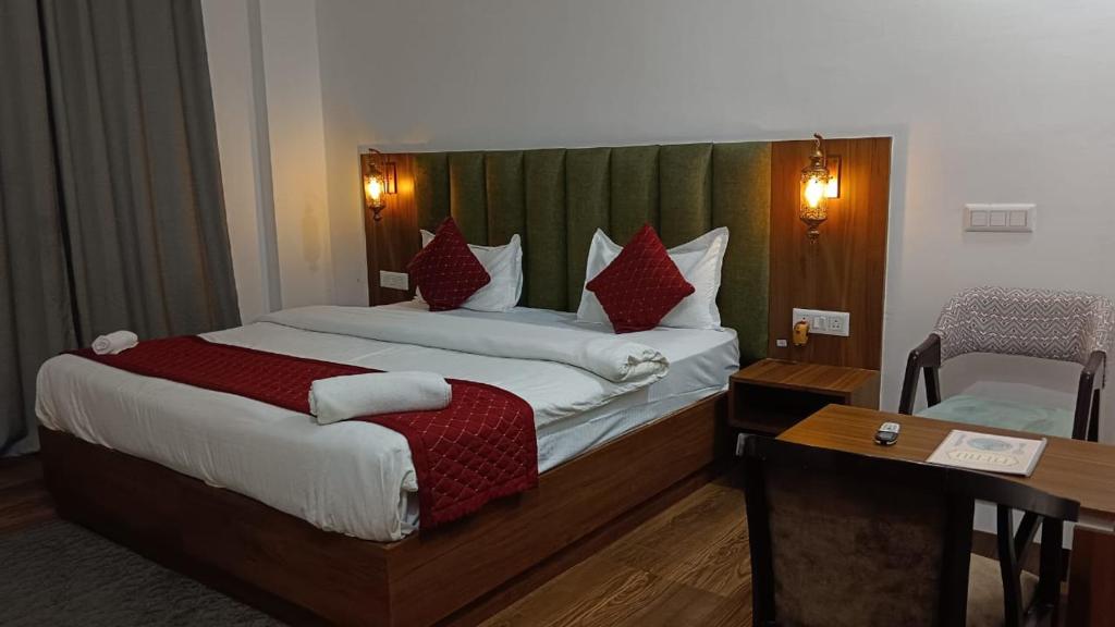 AKS INTERNATIONAL HOTEL AND RESORT | Hotel in Sasar?m, India