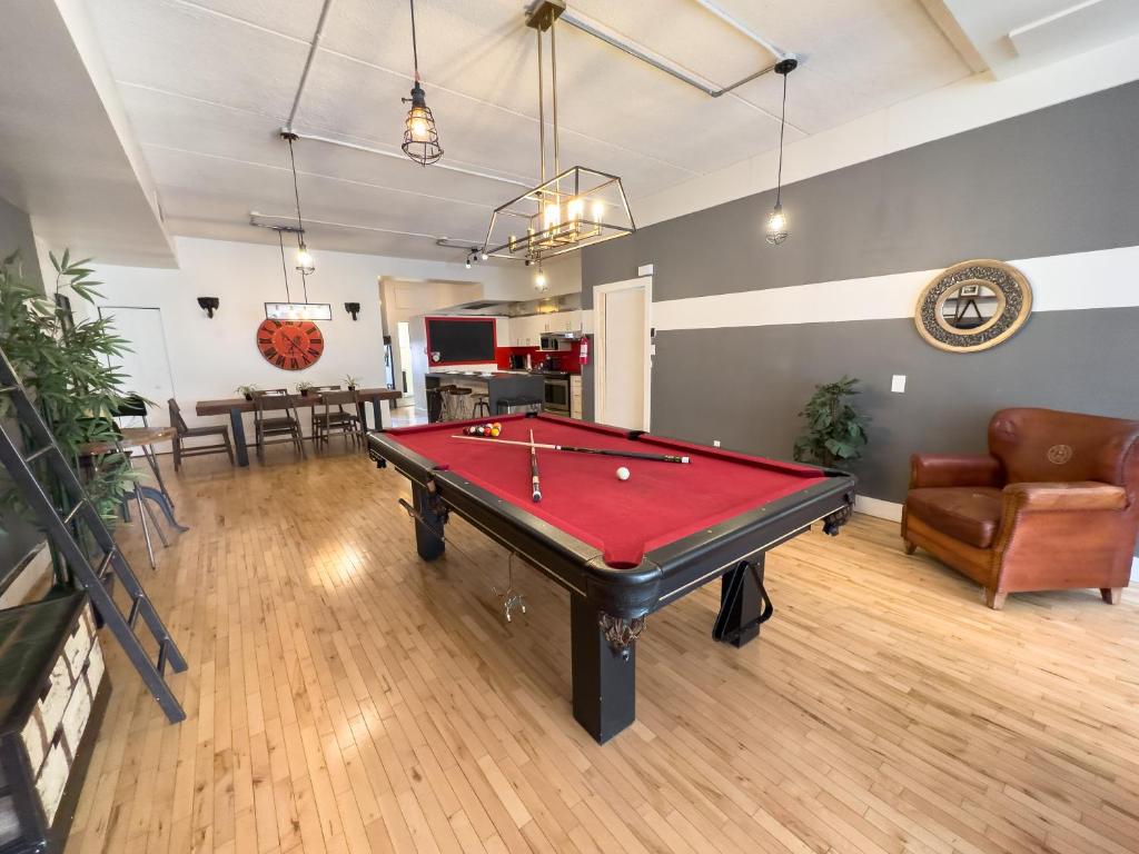 Luxury 5-Bedroom Pool Table 5 Min from Jarry Metro, Montreal (updated ...