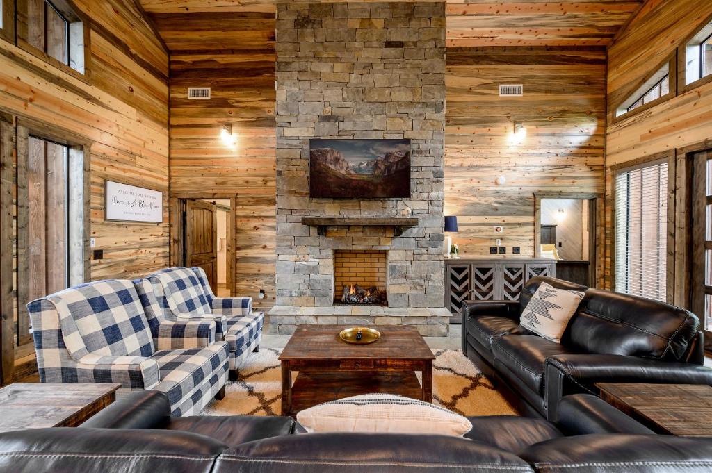 Luxurious family-friendly Broken Bow cabin w spa, Stephens Gap (precios ...